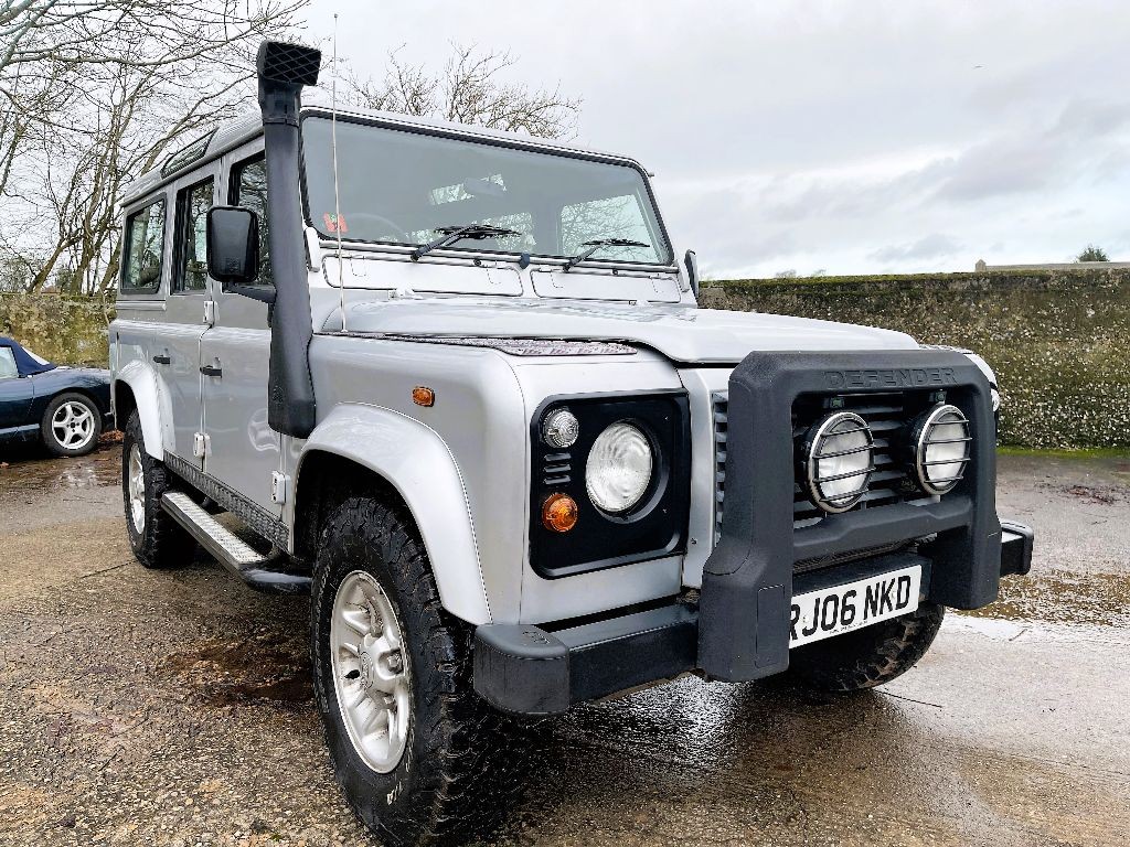 2006 Defender 110 TD5 'silver edition' station wagon 10 seat station ...